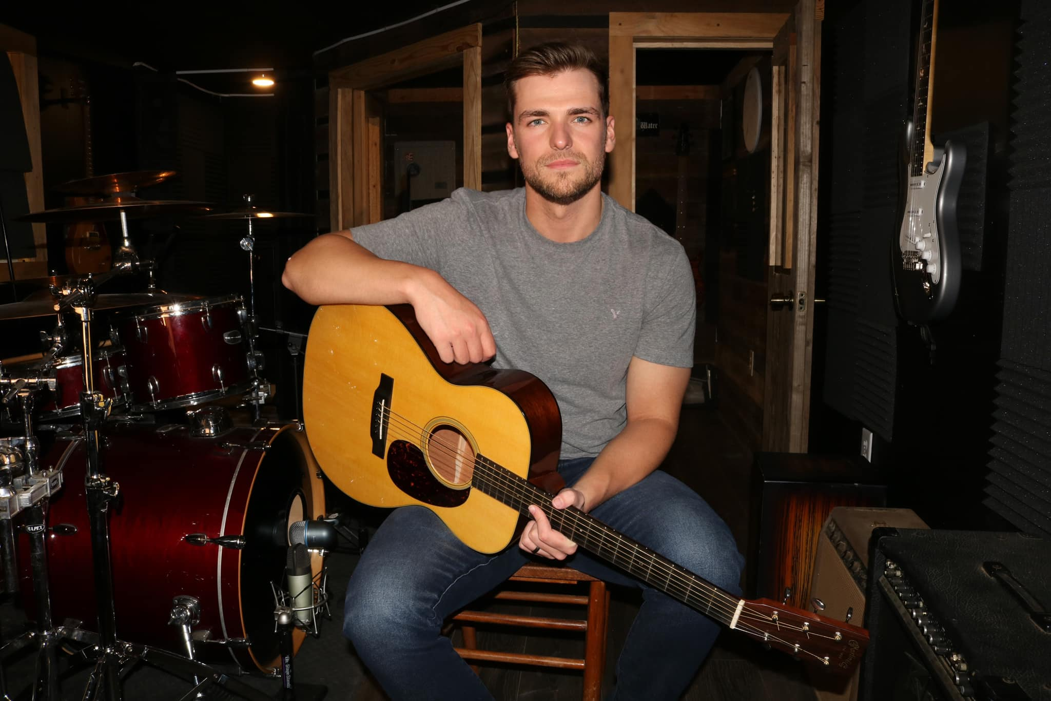 Noah Lynch - Singer-Songwriter & Musician
